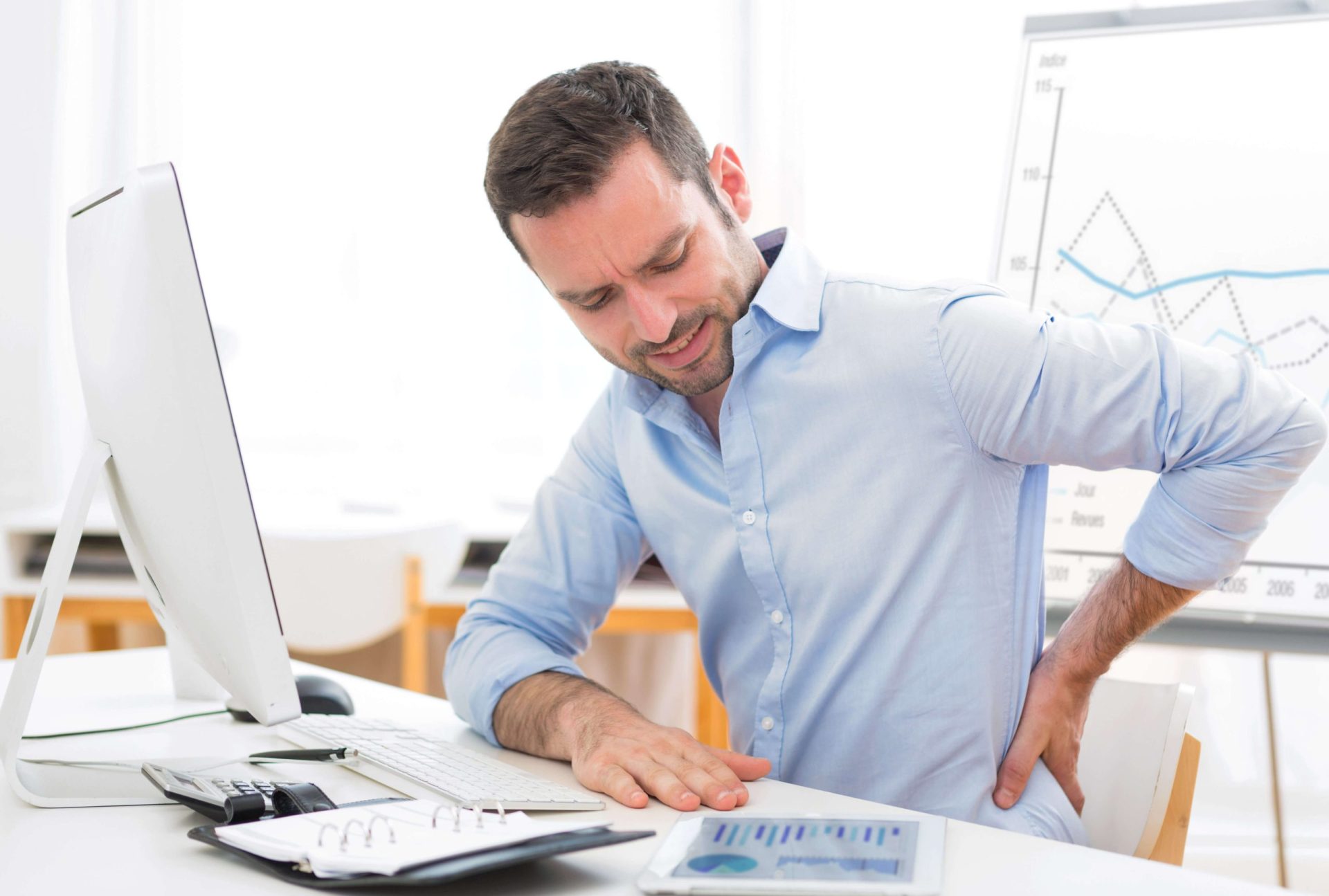 Ergonomi på kontoret - korrekt indstilling af bord, stol, lys m.m.